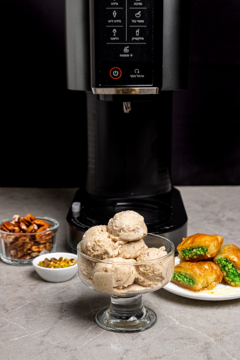 גלידה ביתית בטעם בקלאווה שמכינים בנינג'ה קרימי - פודי - Foody